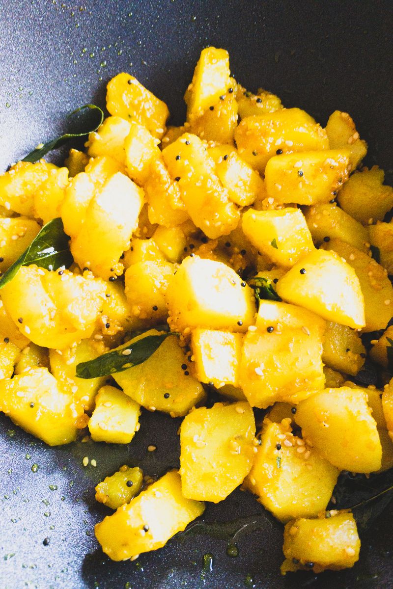 Bafela Bateta nu Shaak (Gujarati Spiced Potatoes with Sesame Seeds ...